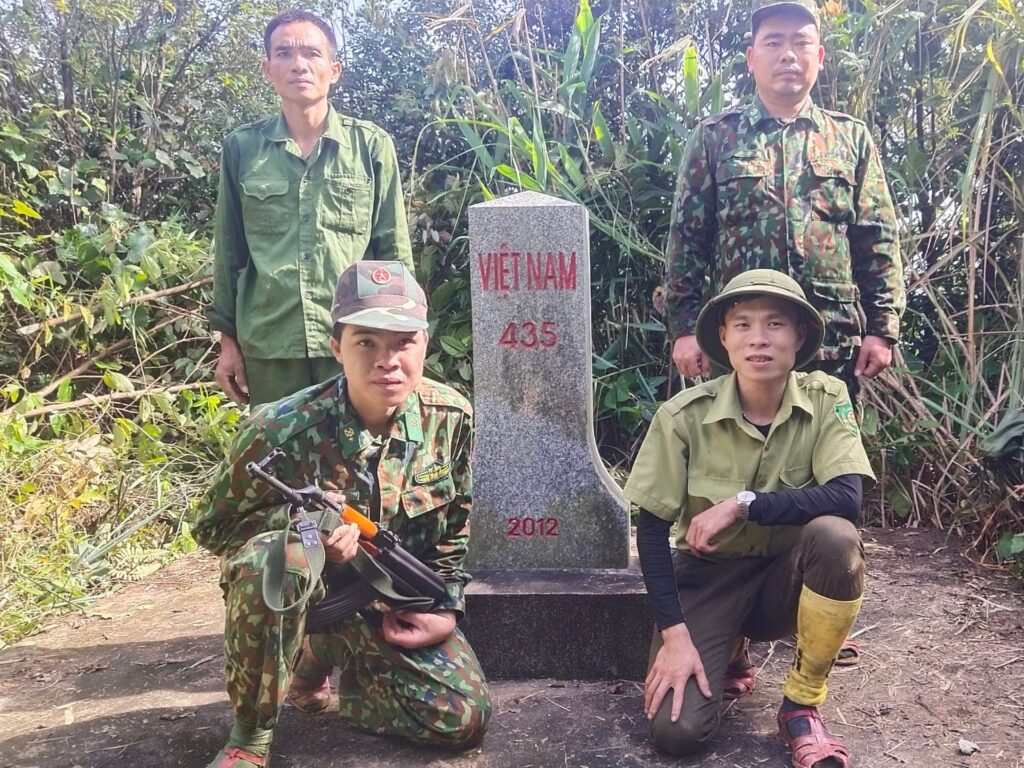 A patrol to the Vietnam-Laos Border Pillars with Border Guards - SVW ...